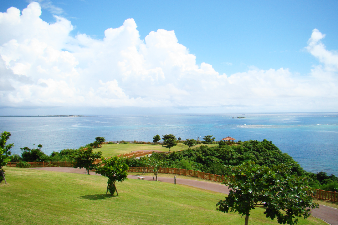 Tour xe buýt Nam Okinawa: Cape Chinen Park, Mibaru Beach, Okinawa World ...