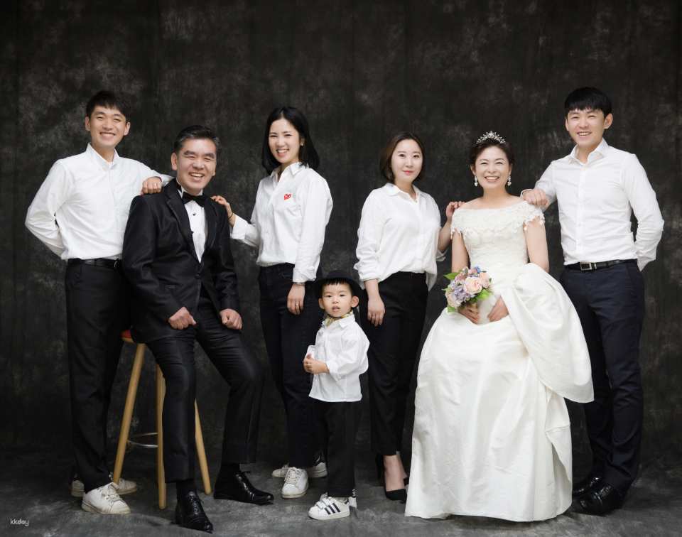 Buy 【Snap Shoot】Seoul Nine Studio | Family Commemorative Wedding Photo Shoot | Korea Tickets ...