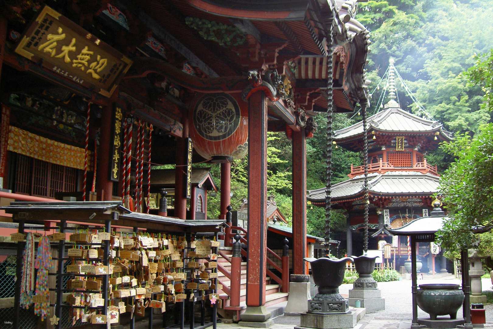 [Gunma Summer Day Trip] Stunning view of green maple leaves, wind chime ...